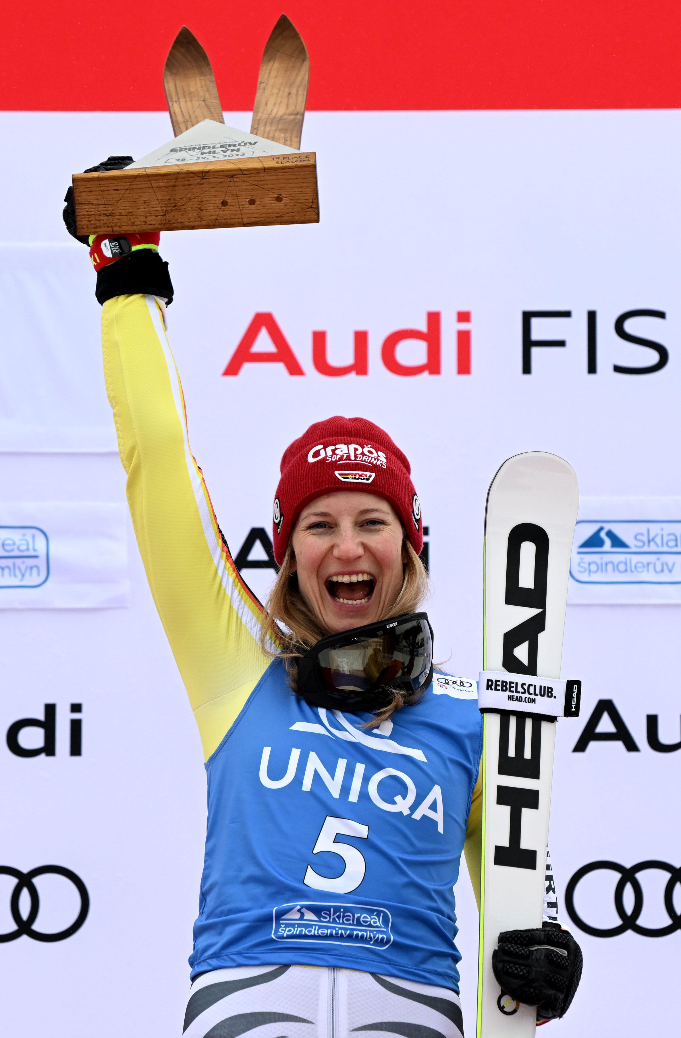 Shiffrin misses chance to equal all-time record as Duerr wins slalom