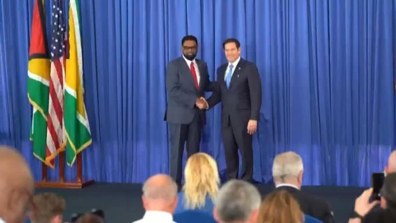 Irfaan Ali jura como presidente de Guyana y recibe apoyo de Estados Unidos - France 24