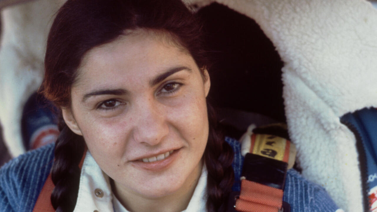 Ana Girardot dans la combinaison de la pilote Michèle Mouton pour une ...