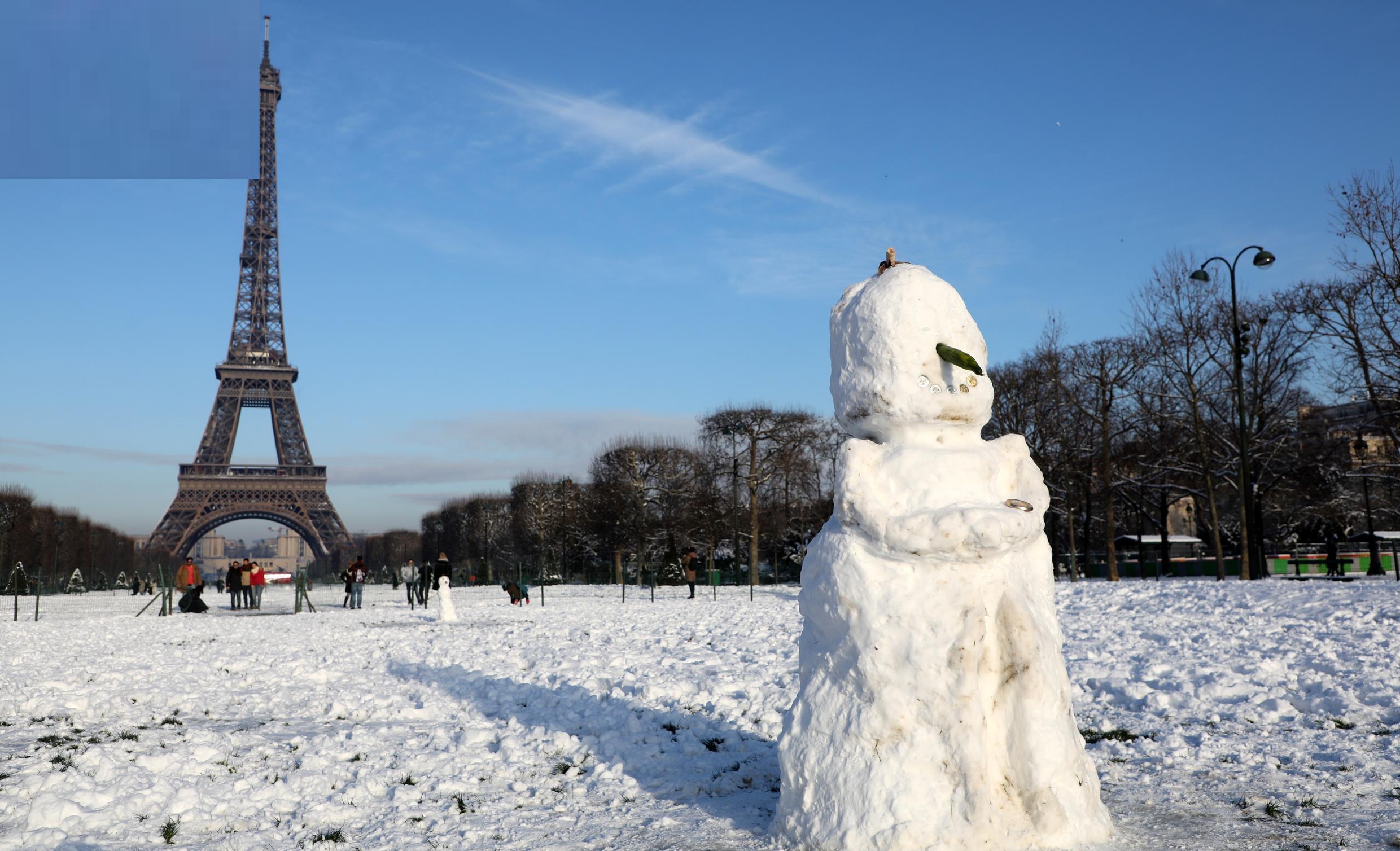 Heavy snow in Paris? Hardly