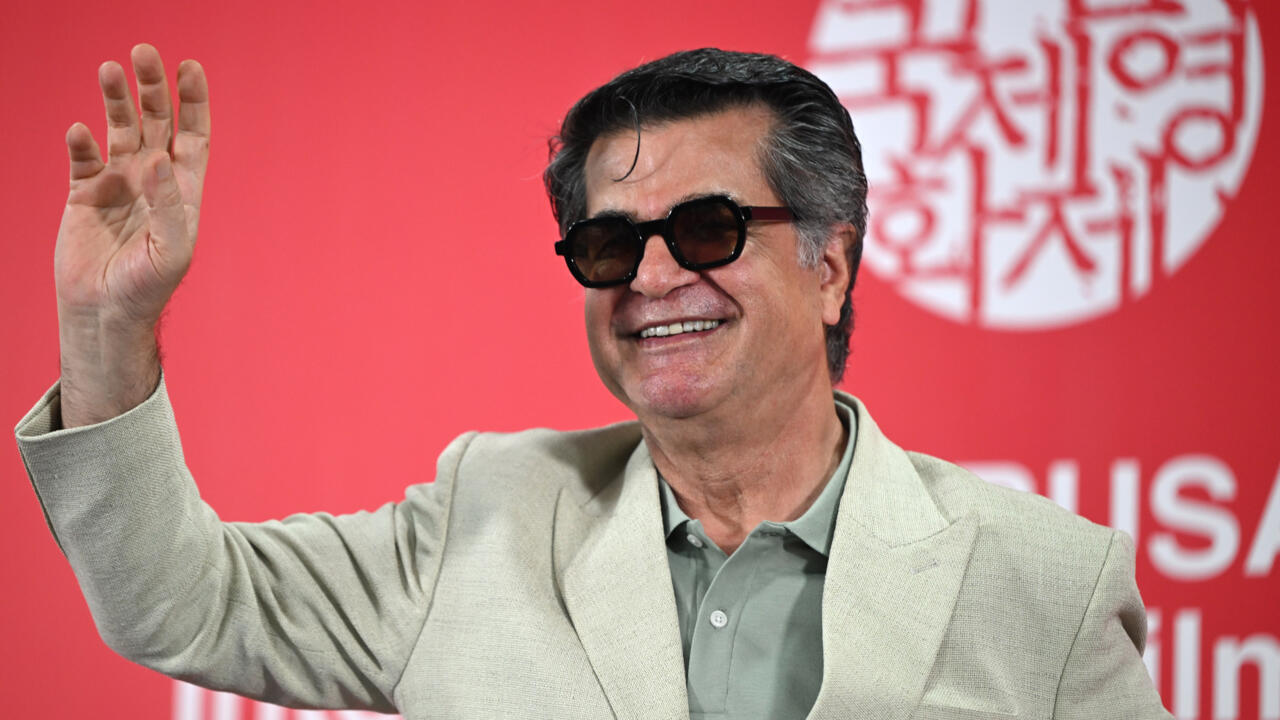 Iran sentences awardwinning director Jafar Panahi 'in abstentia' to one ...