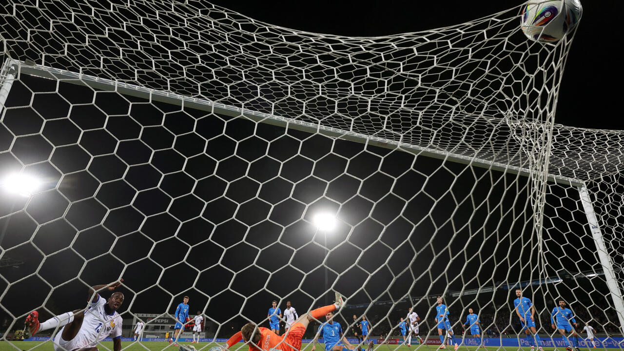 Equipe de France: Nkunku et Mateta sauvent les meubles