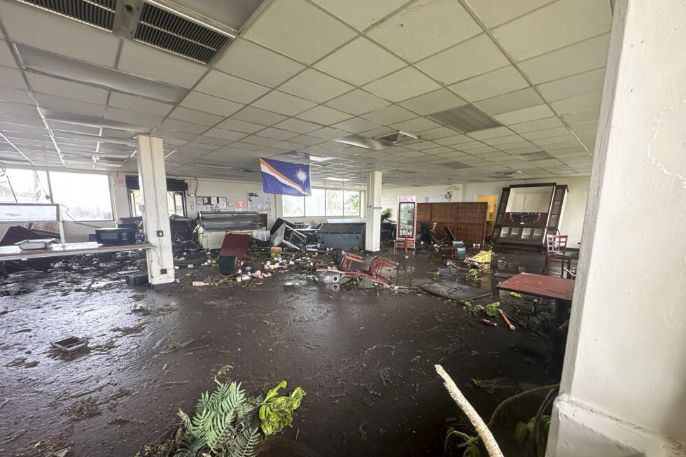 Giant waves flood key US military base on Marshall Islands