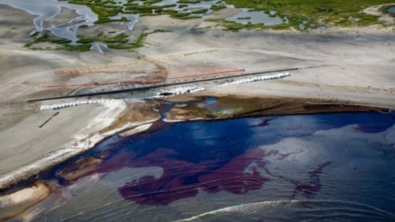 White House hid worst-case estimates of BP spill, report says