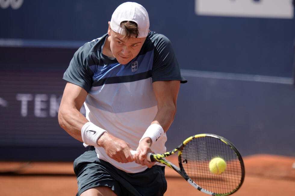 Alcaraz and Rune race into Barcelona final