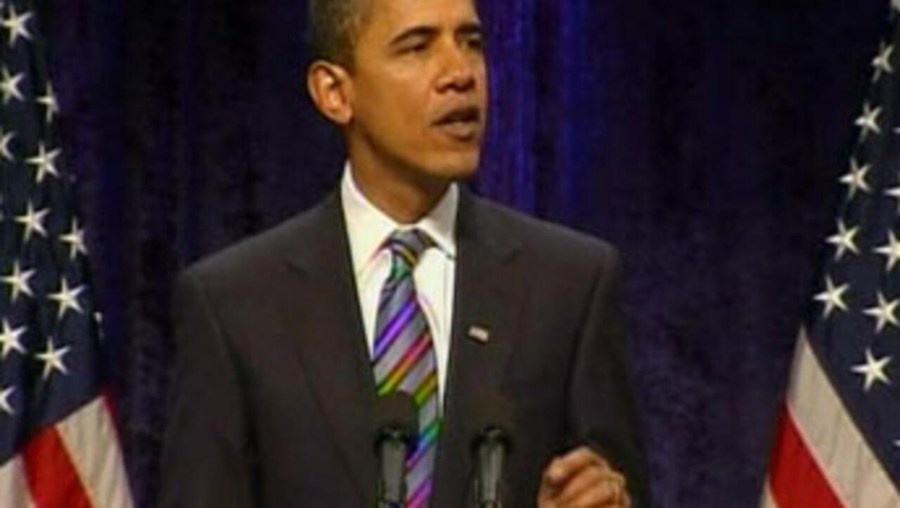 Obama unveils tax cuts for families in stimulus plan