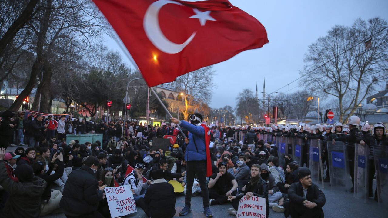 Istanbul Riots Nearly 1,900 People Detained In Turkey During Protests