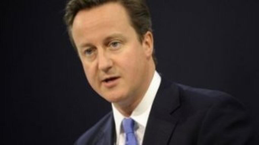 Cameron recalls parliament as London riots continue