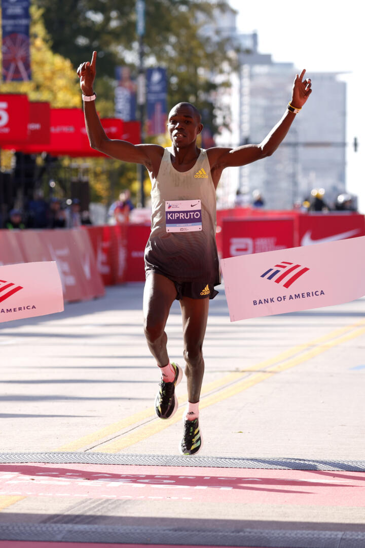 Chepngetich runs second fastest women's marathon to win in Chicago