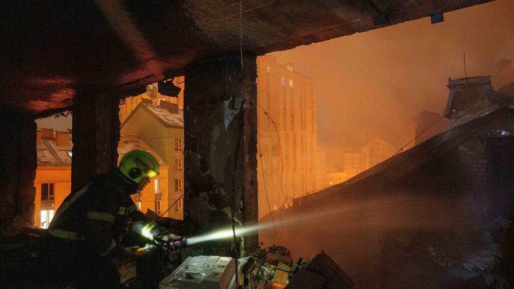 Russia uses new ballistic missile in major attack on Kyiv and warning ...