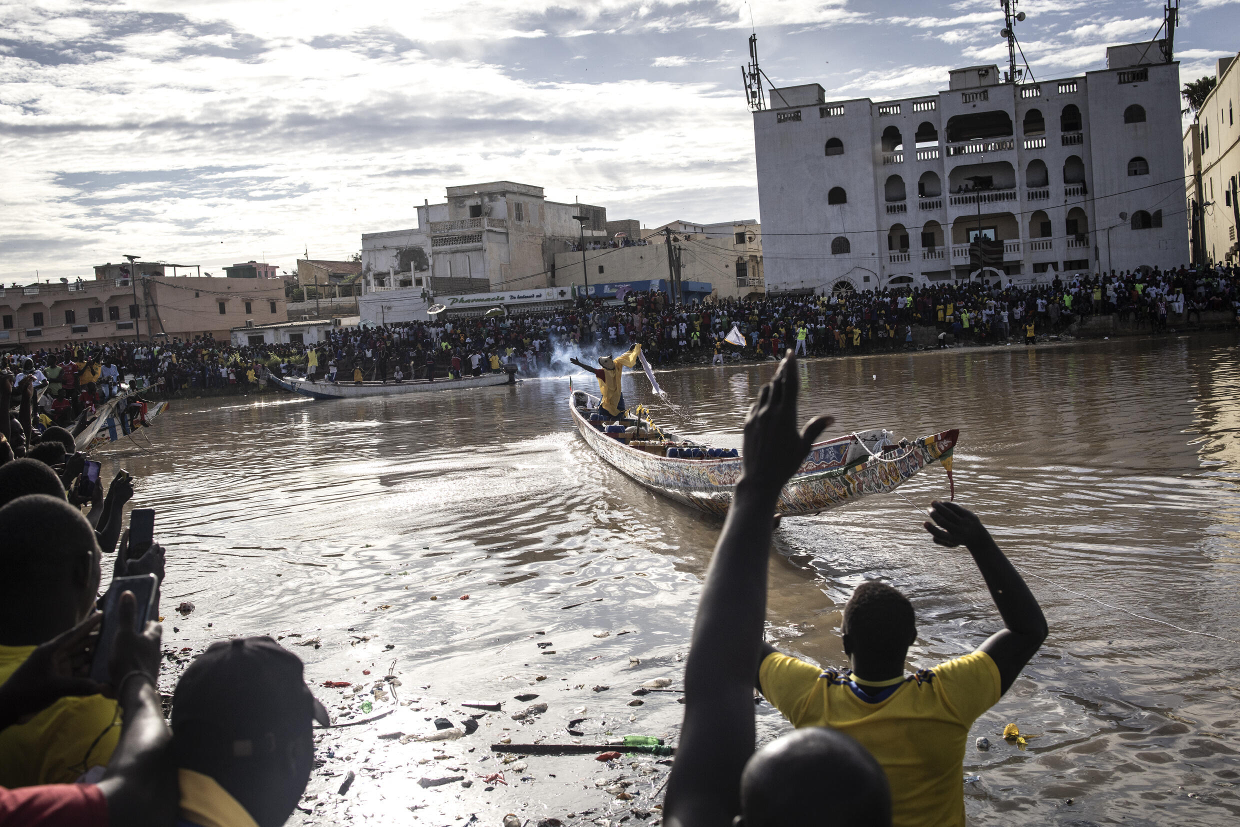 Senegalese pirogue race a day of friendly feuds -- and fun