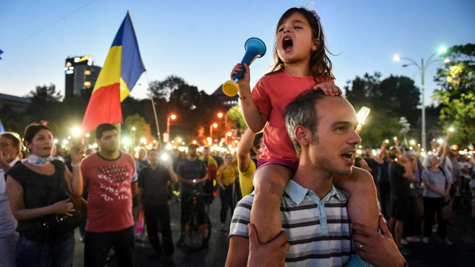Thousands rally to demand Romanian government resignation
