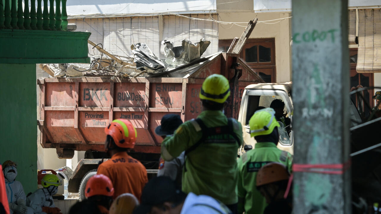 Death toll from Indonesia school collapse rises to 63