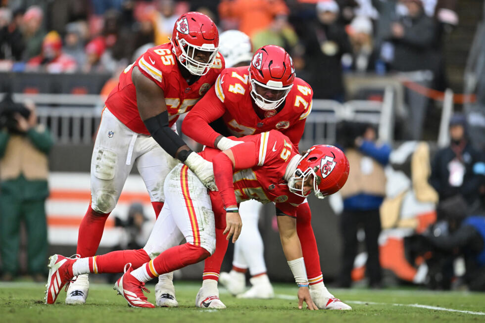 Allen leads Bills past Lions, Mahomes injured in Chiefs win
