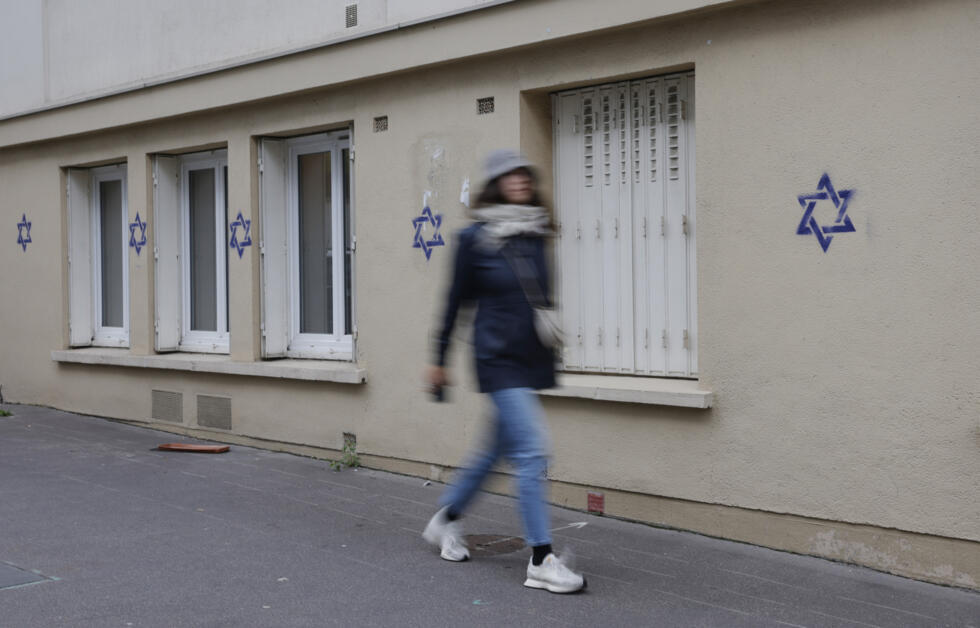 France probes Stars of David graffiti in Paris