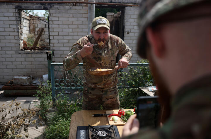 War cook: Ukrainian soldier-influencer's winning recipe
