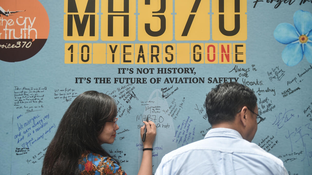 New search launched for missing Malaysian Airlines plane