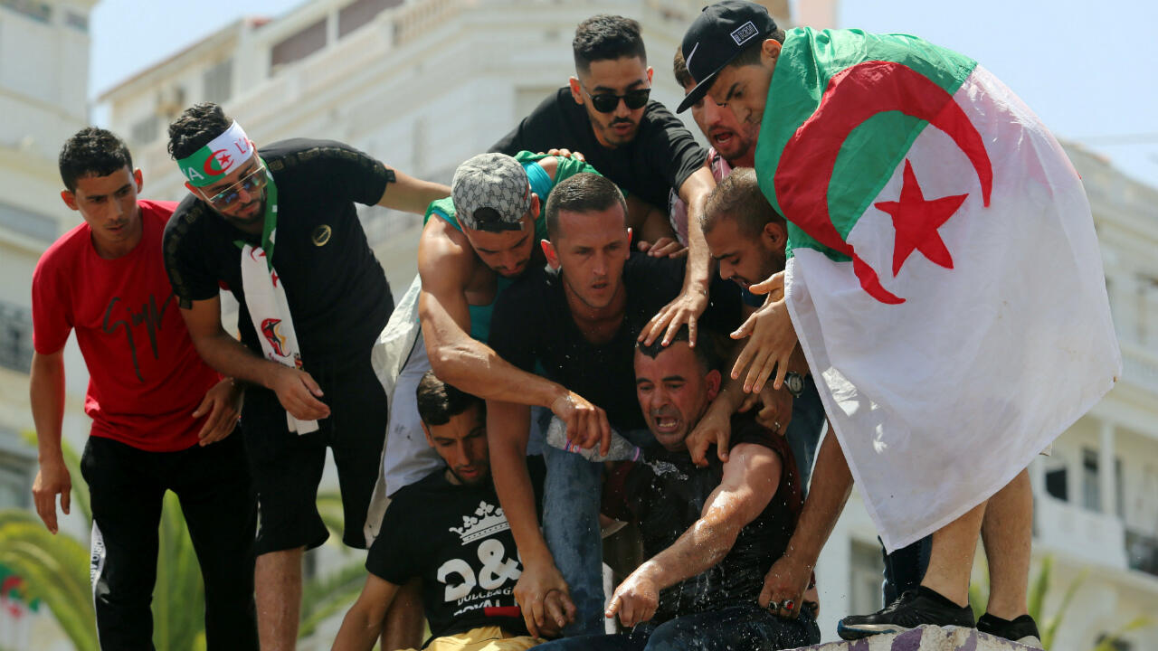 Algeria popular movement remains ‘strong’ – but fears ‘business as usual’