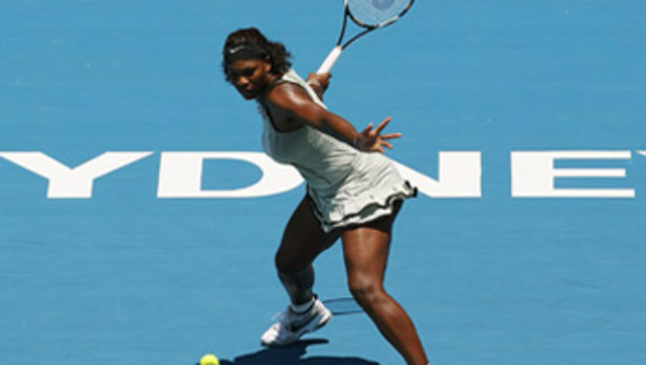 Serena Williams rebounds, Hewitt returns to form