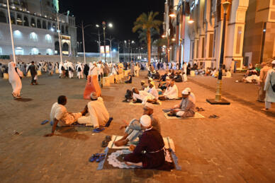 Massive crowds circle Kaaba as hajj begins in Saudi heat