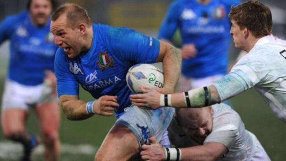 England fight back to edge out Italy