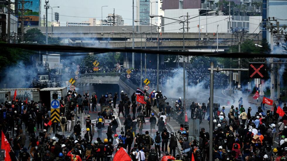 Thai anti-govt protesters clash with riot police over handling of Covid-19