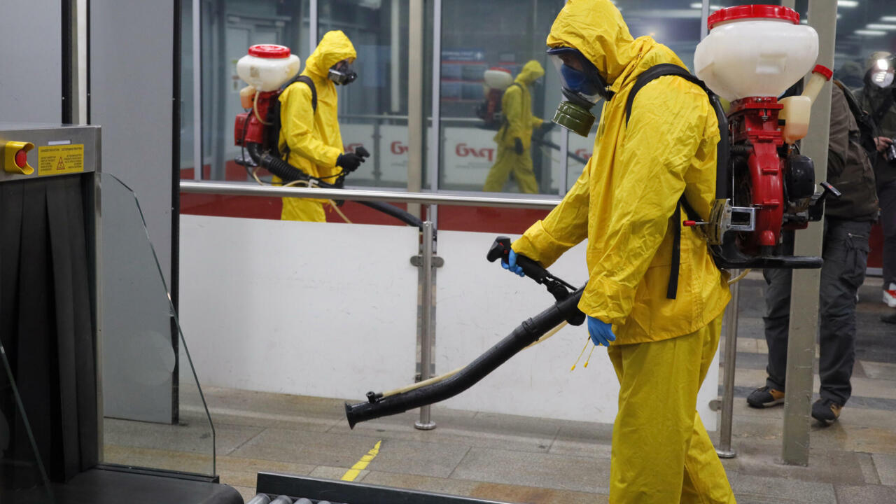 Putin keeps Russian workers home for a week as Covid deaths surge