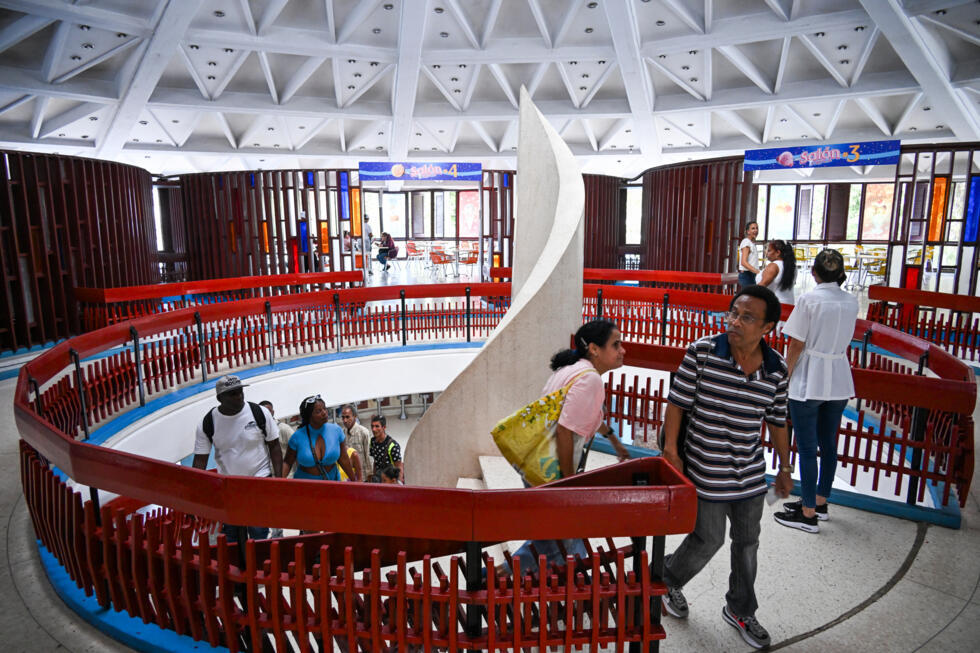After rocky road, Havana's 'Cathedral of Ice Cream' back in from the cold