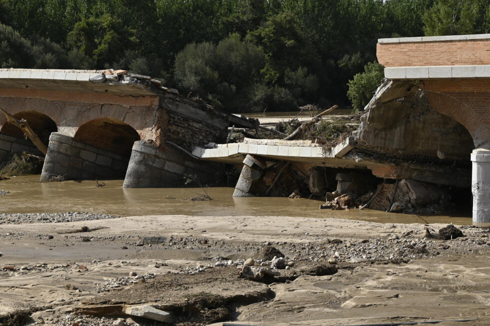 Spain floods death toll rises to six after body found