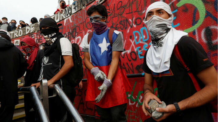 Mega-rally marks third week of Chile protests as president struggles