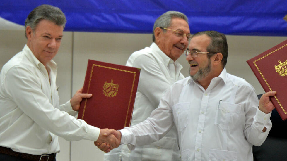 Colombia and FARC rebels sign historic ceasefire agreement