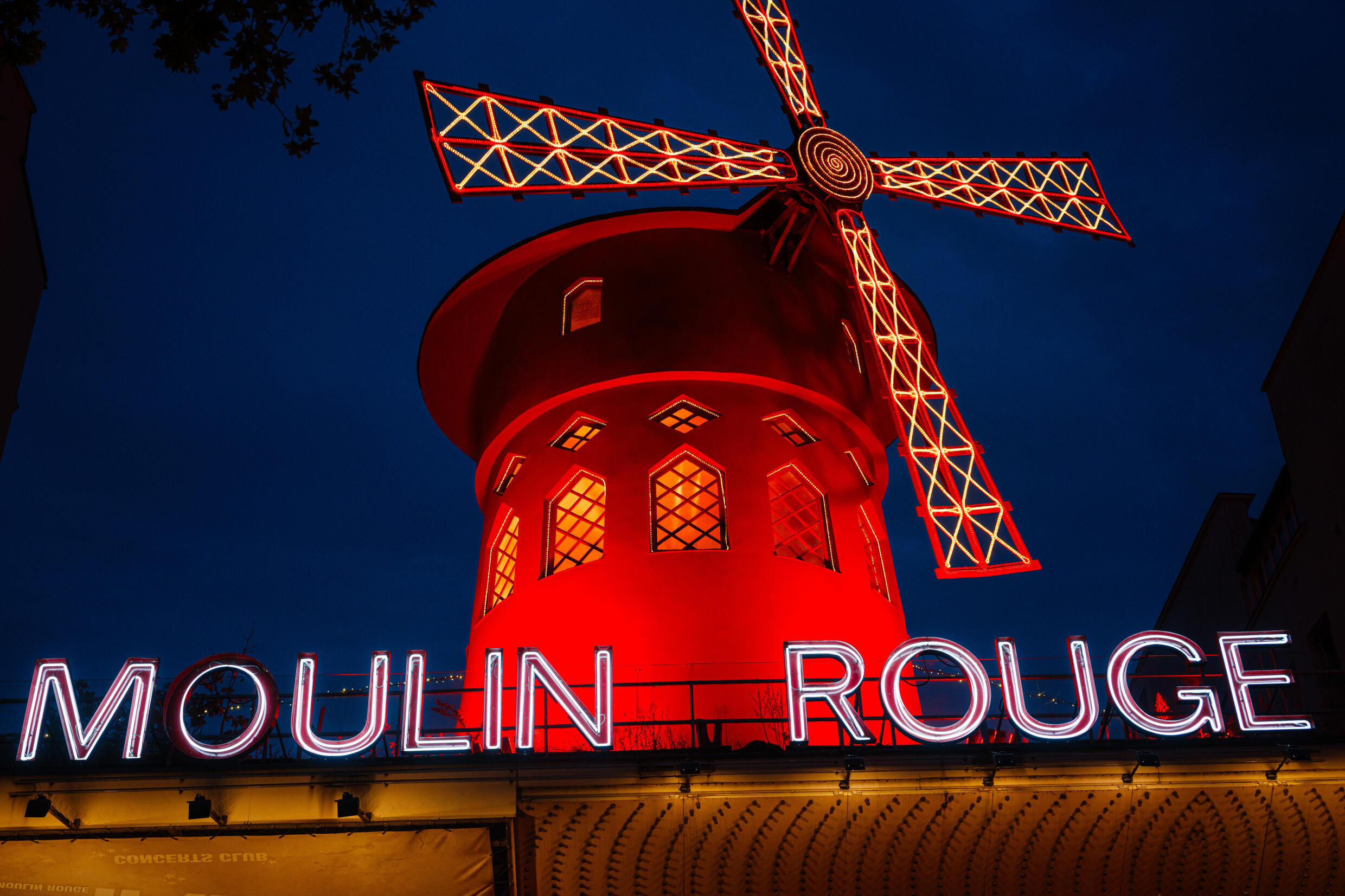 Paris landmark Moulin Rouge's windmill sails collapse