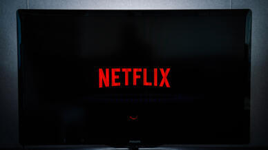 Netflix video streaming site makes its debut in France