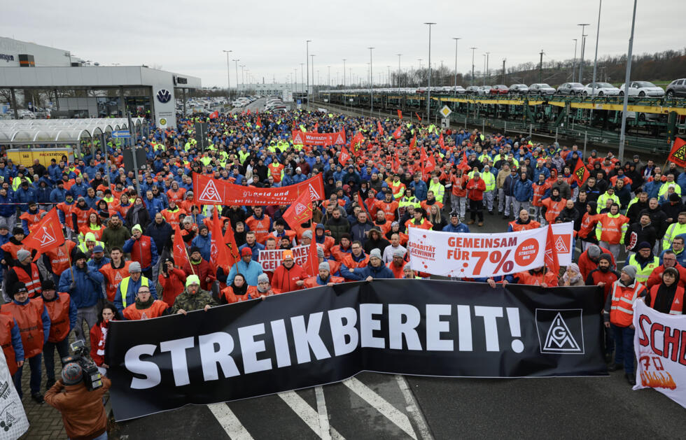 Tens of thousands strike at Volkswagen's Germany plants