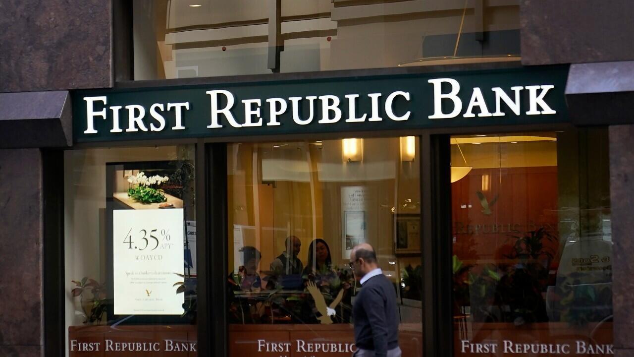 Crisis bancaria en EE. UU.: First Republic Bank es embargado y vendido ...