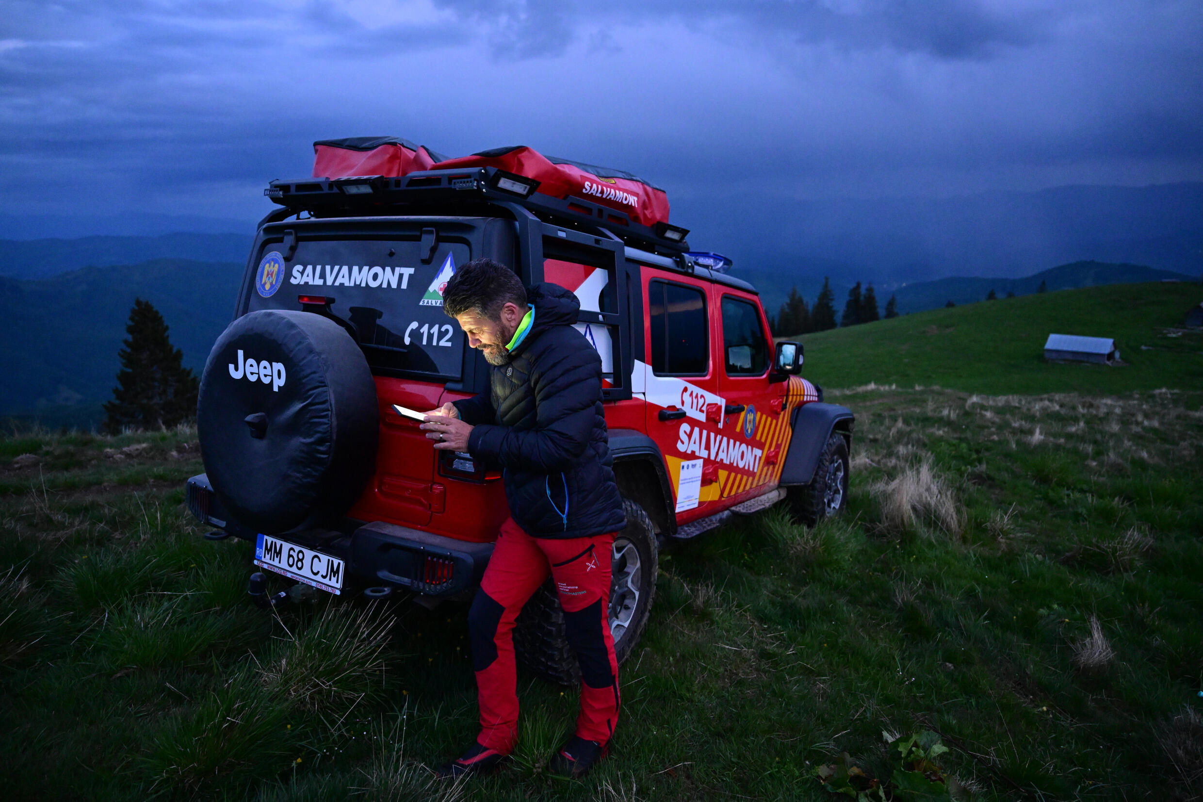 Ukrainians risk lives to flee draft via icy Romanian pass