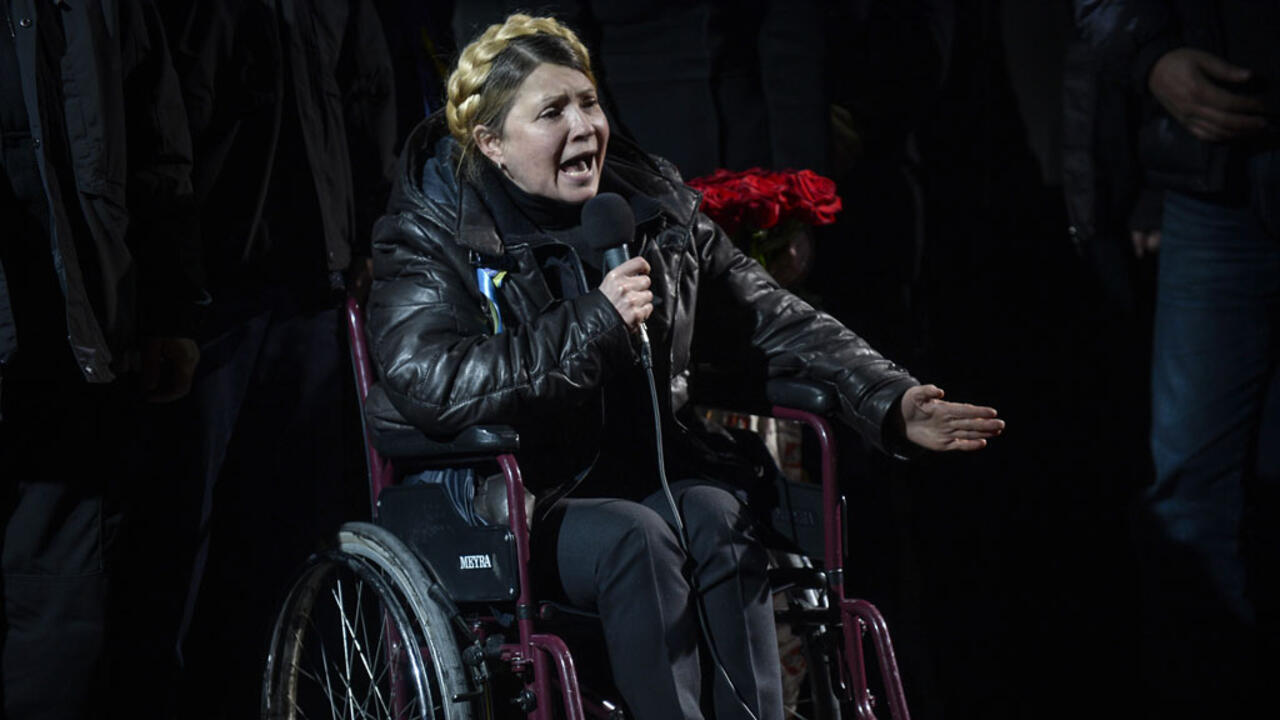 Timochenko accueillie triomphalement à Kiev, Ianoukovitch destitué