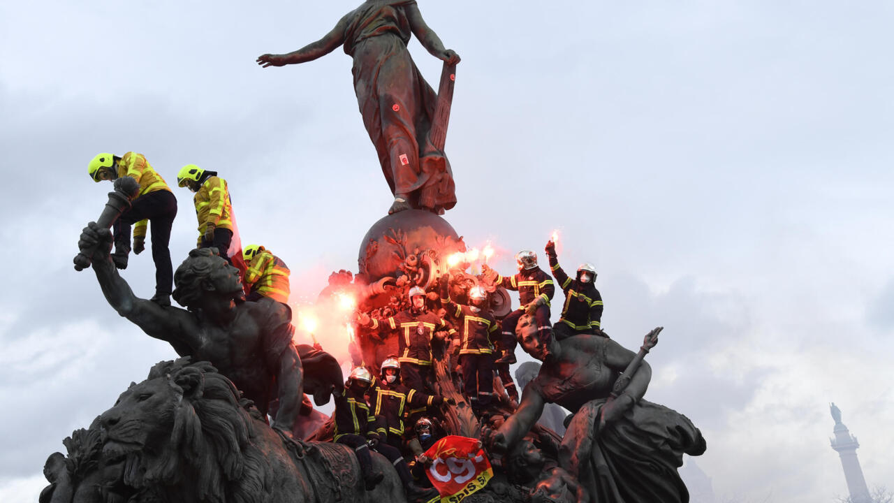 French police clash with firefighters at Paris demonstration