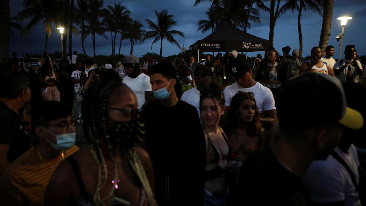 Covid-19: Miami Beach extends curfew to control spring break crowds