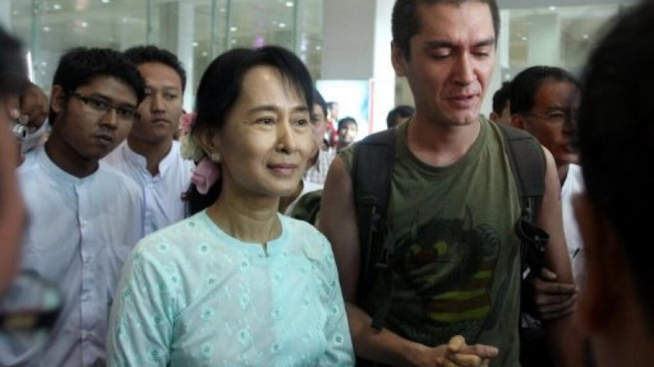 Aung San Suu Kyi reunited with son after decade apart