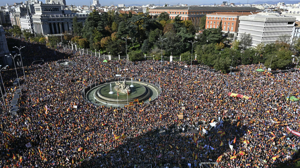 Thousands protest in Madrid over proposed amnesty for Catalan separatists
