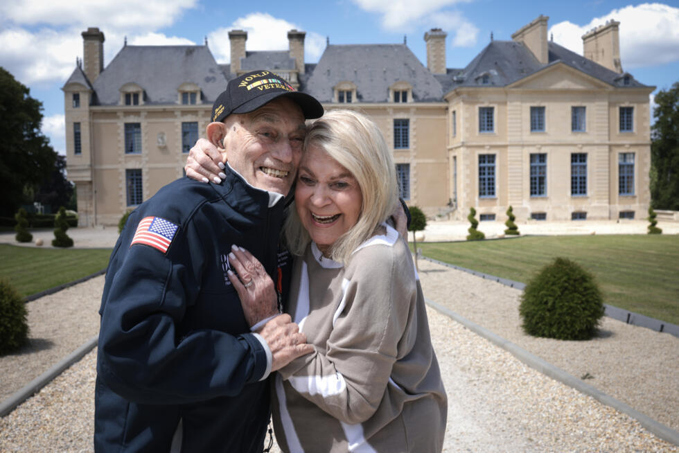 WWII veteran, 100, marries sweetheart, 96, in France after D-Day events
