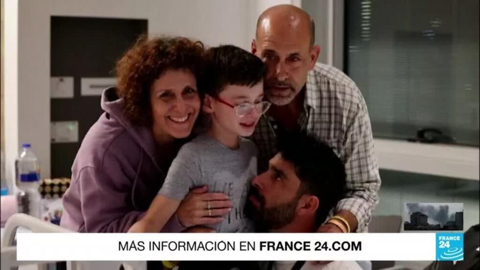 Israel: rehenes liberados por Hamás se reúnen con sus familiares - France 24