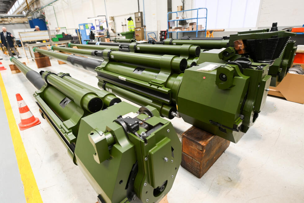 Dans l'usine KNDS de Bourges, "on pousse les murs" pour produire toujours plus de canons Caesar