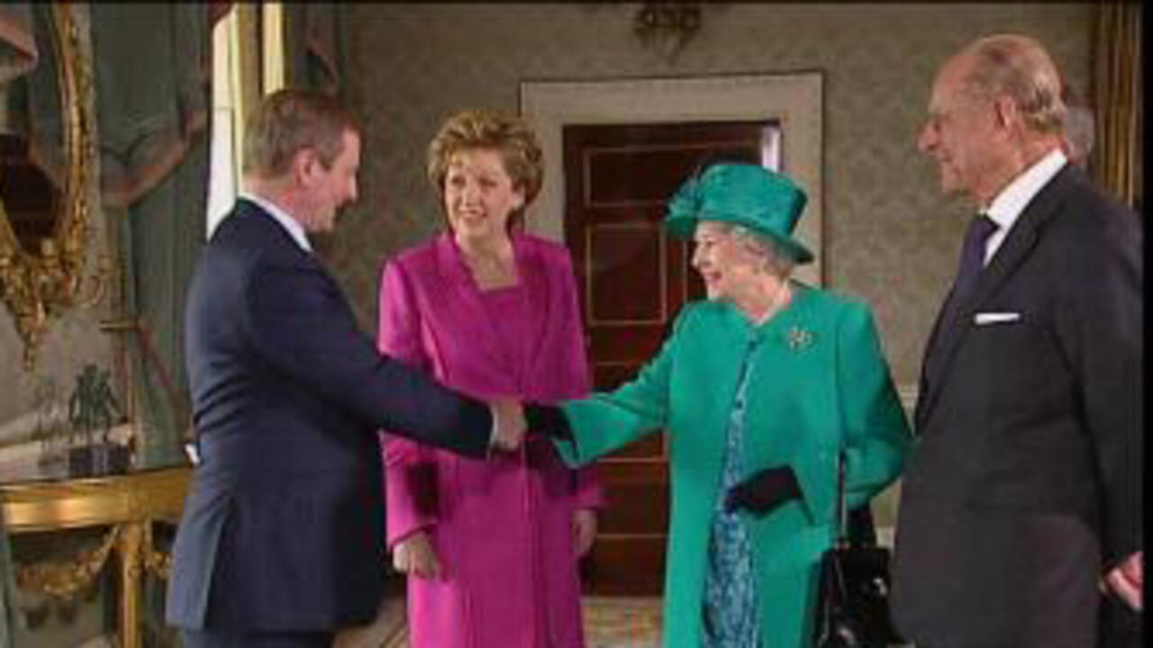 Queen honours independence fighters on historic Irish visit