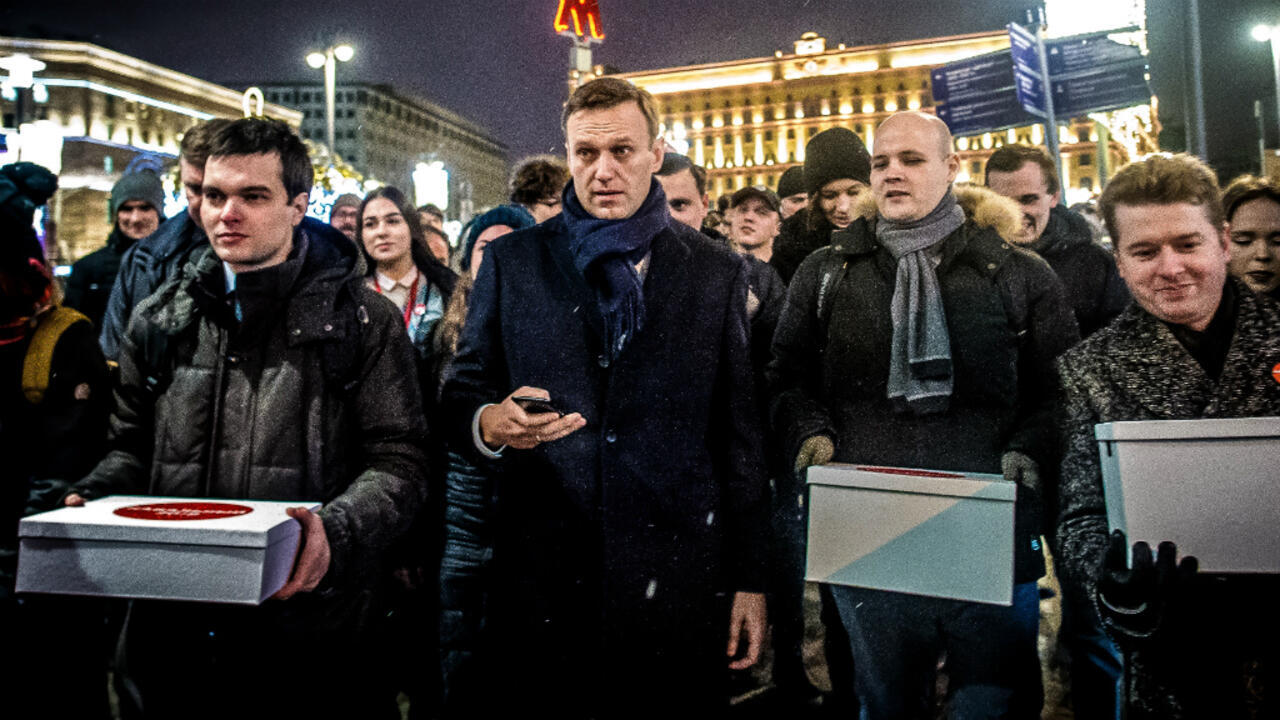 Thousands rally in support of Russian opposition leader Navalny