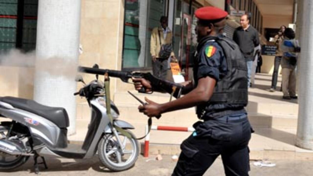 Police clash with anti-Wade demonstrators in Dakar