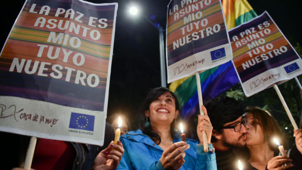 Colombia signs peace deal with FARC, but bitter referendum fight lies ahead