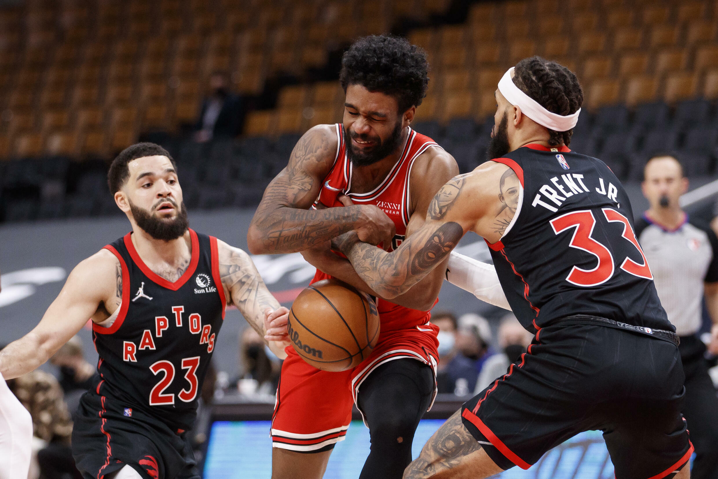 High-flying Hawks halt end Suns' 11-game NBA winning streak