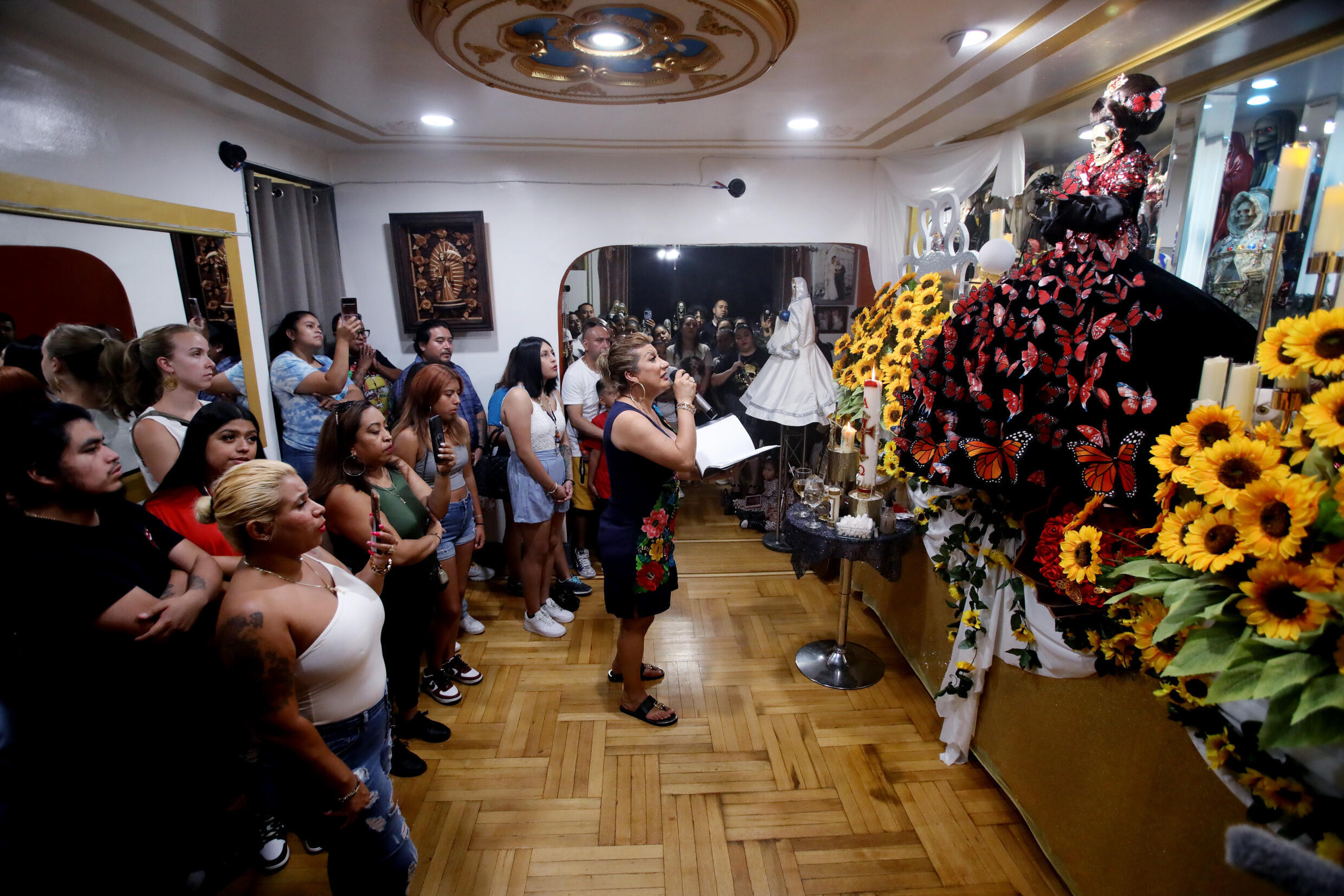 Skeleton saint Santa Muerte attracts devotees among US Latinos